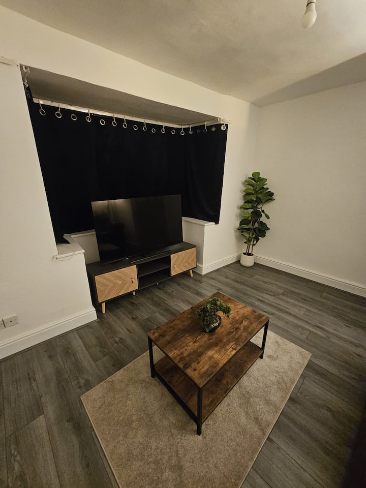 Modern & Cozy Home - Ideal For Work & Leisure - Stoke-on-Trent