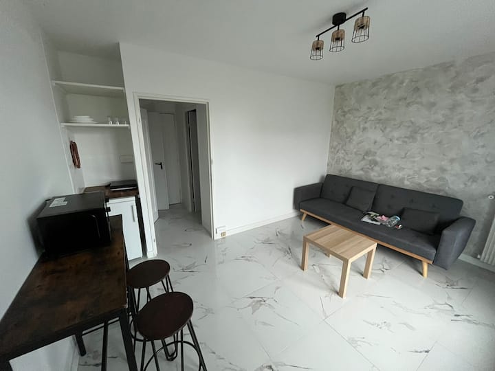 Appartement Meublé - 20 M² - Tram Et Commerce - Ballan-Miré