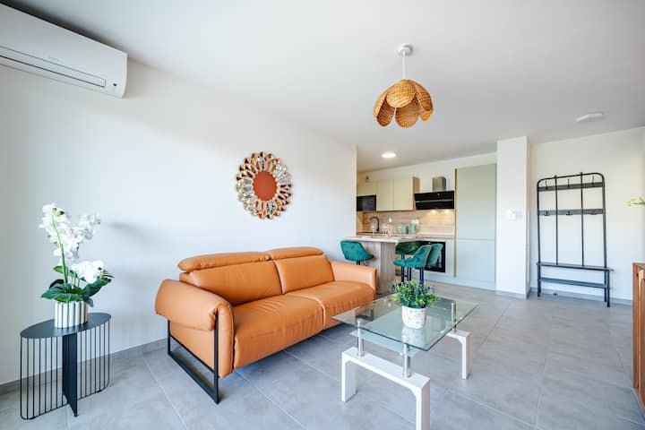 Appartement à 5 Mins De La Plage, Clim, Parking - Cagnes-sur-Mer