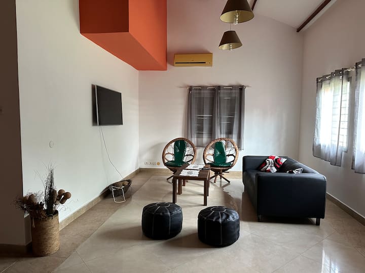 Libreville, Havre De Paix, Charme Et Sérénité - Libreville