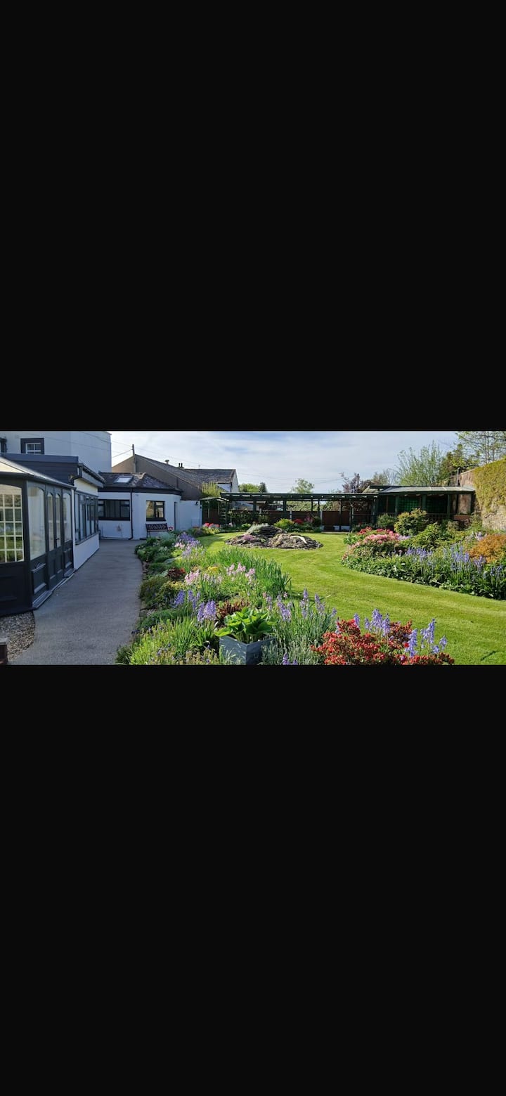 Elegant Lochmaben Cottage - Lockerbie