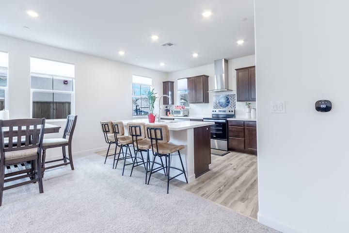 Brand New 4br Modern Retreat-near Sky River Casino - 엘크그로브