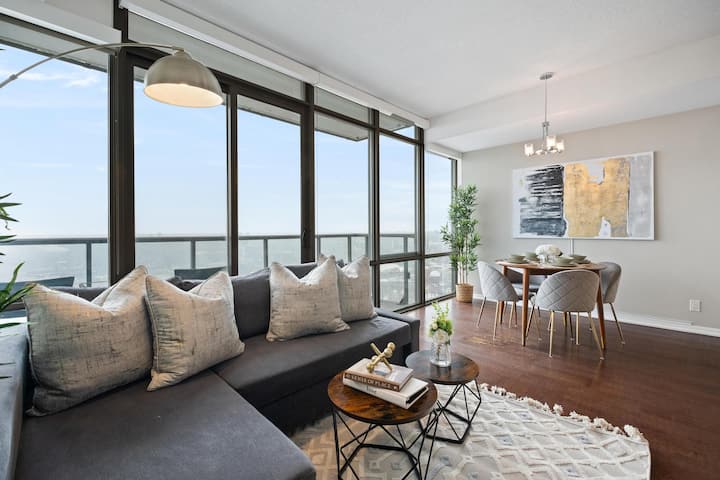 Modern Condo In The City Core + 1 Free Parking - Toronto, ON