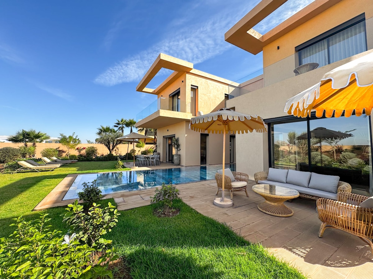 Vila moderna com 4 suítes + piscina e concierge - Casas para Alugar em ...