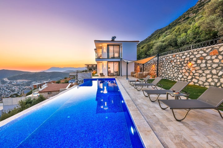 Villa Parion Muhteşem Manzaralı Muhafazakar Villa - Kalkan