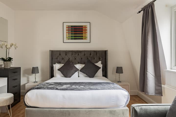Cosy Third-floor Studio Apartment - 馬里波恩