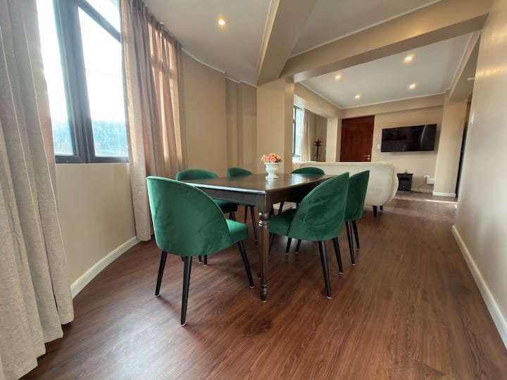 Stunning Spacious 2026 Modern Condo. True King Bed - Huaraz