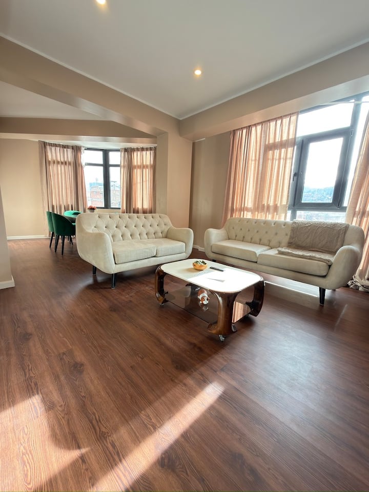 Stunning Spacious 2026 Modern Condo. True King Bed - Huaraz