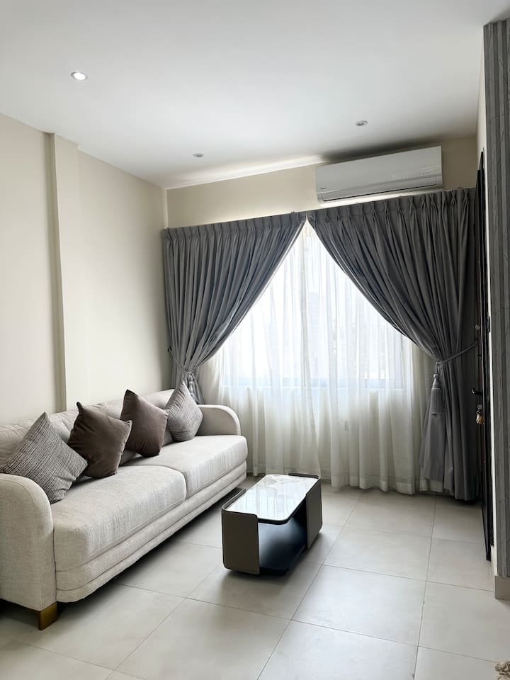 Osu/labone/pool/airport Proxi/good Road/central - Accra