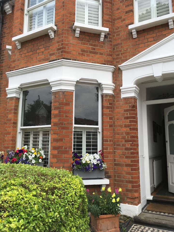 Twickenham, Spacious 4 Bedroom House. - Hounslow