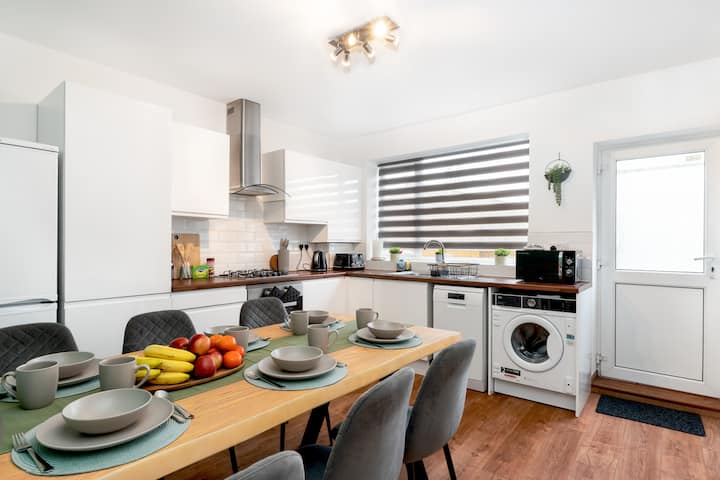 3 Bed House | Free Parking | 9ppl - Sherwood Forest
