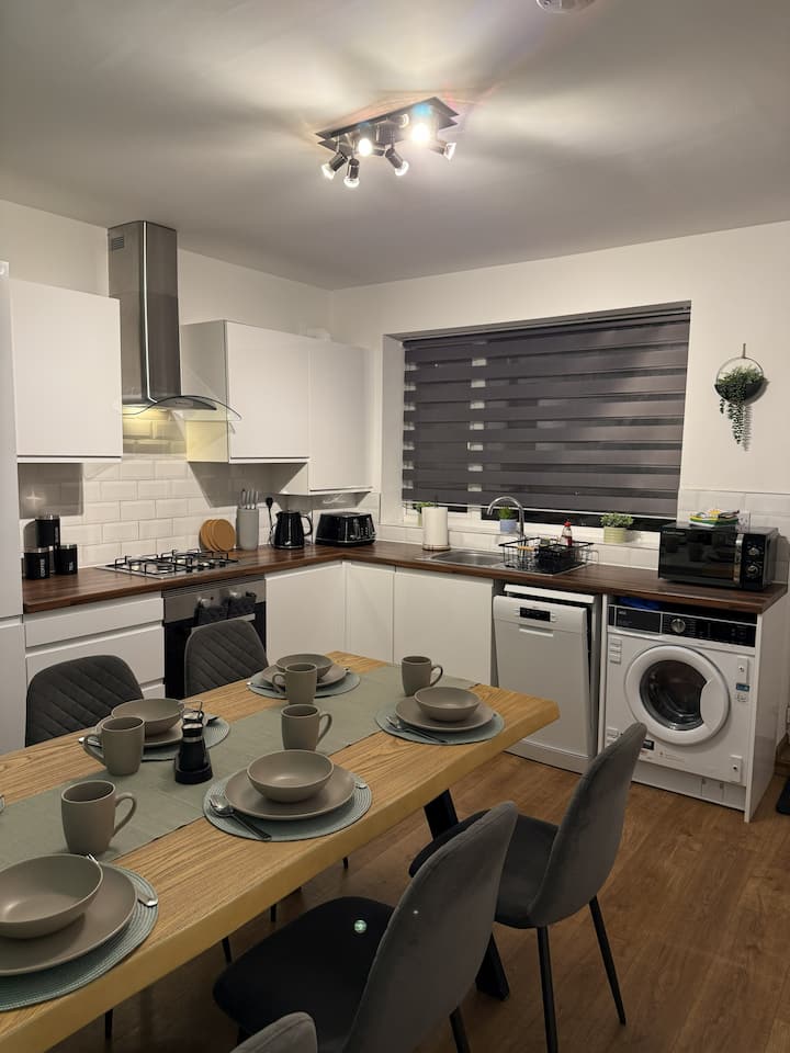 3 Bed House : Free Parking
9ppl - Bosque de Sherwood