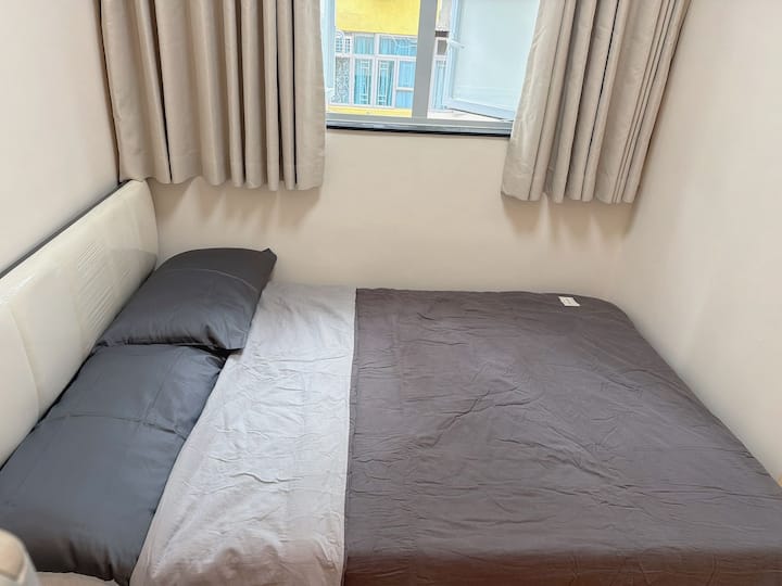 位置香港市中心,旺中帶靜,樓下各種飲食方更,步行地鐵站2分鐘,巴士站去機場步行2分鐘 - Hong Kong