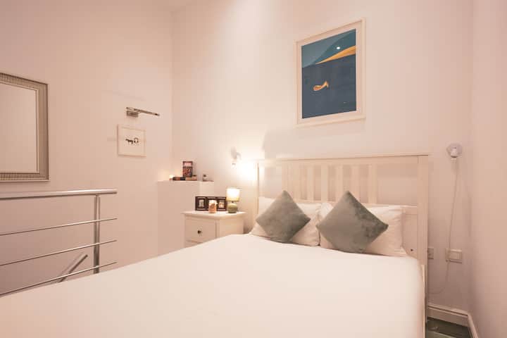 Unique Traditional Valletta Home With Courtyard - Valletta