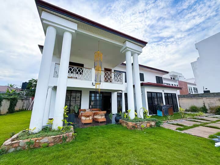 Artistic Villa In A Great Location - Accra