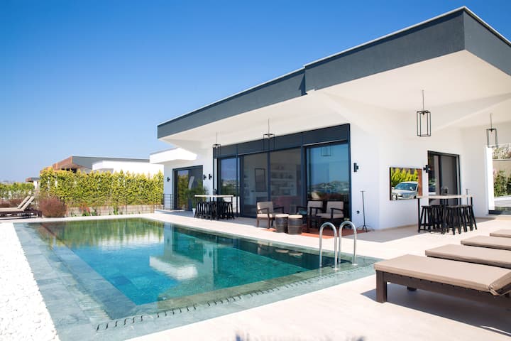 Yalıkavakta Büyük Gruplara ÖZel Havuzlu Lüks Villa - Yalıkavak