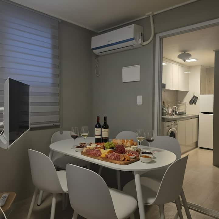 [New]오픈특가/호텔침구/침대3 개/ 최대8명/엘레베이터/ 주차완비/스테이하남 - Gwangju