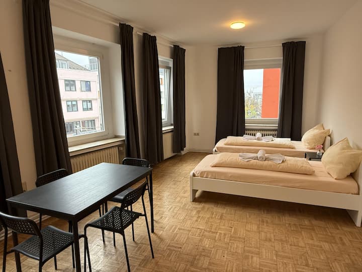 Private Triple Room In Cologne City Center - Cologne