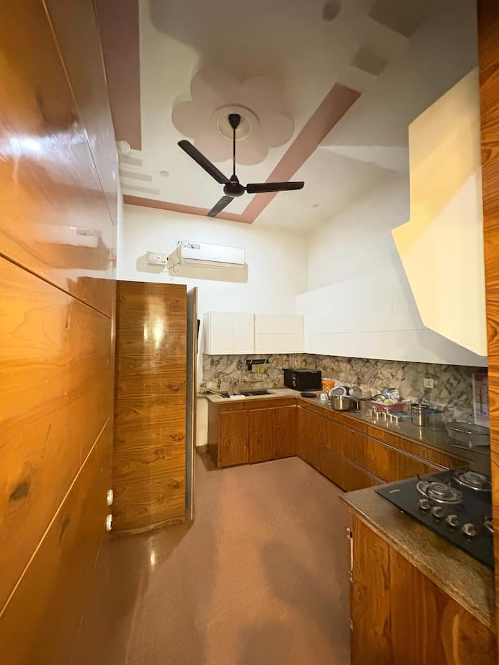 Radha Retreat - Mathura