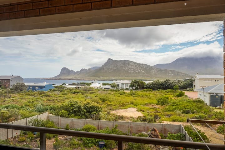 Leah’s View - Exceptional Ocean Views Solar - Dstv - Pringle Bay