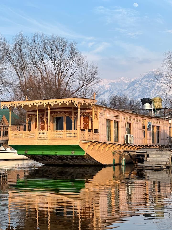 Kashmir Dream Houseboat - Srinagar