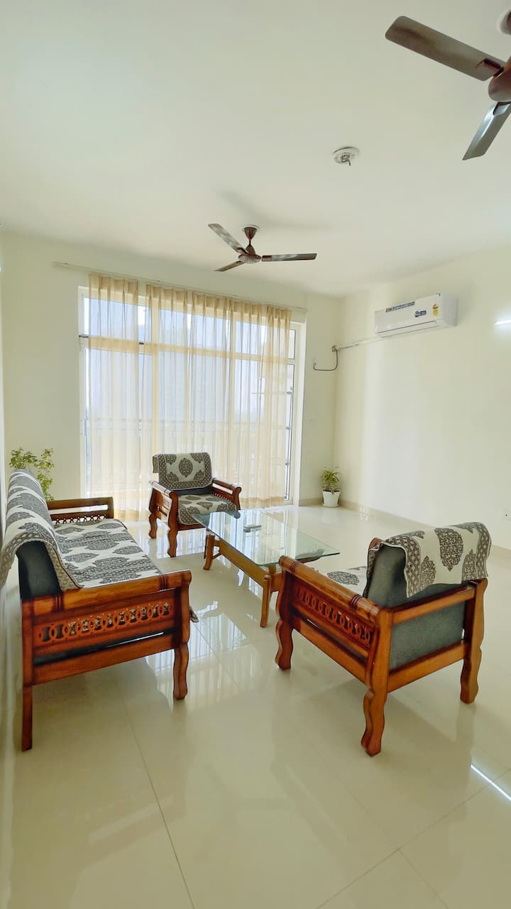 Leafora Luxe | Modern Luxury & Peaceful Stay - Lucknow