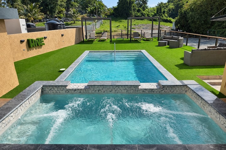 The Hive Boutique Hotel Double Queen Room 103 - Tobago