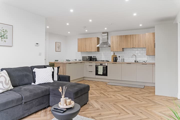Modern Luxury Flat | 2br | Sleeps 6 - Birmingham