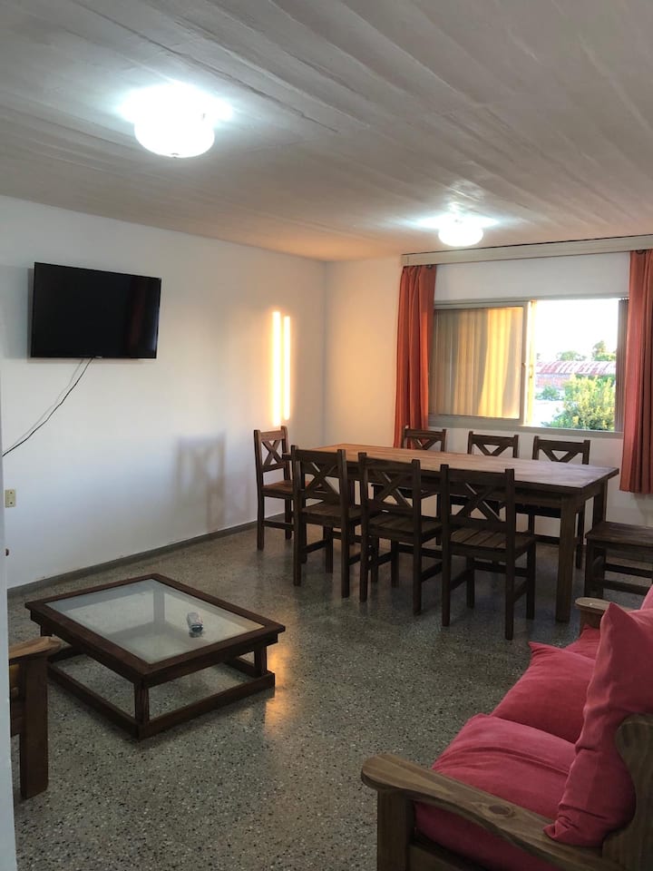 Cerca Del Centro | Balcón | Wifi | Tv - Colón