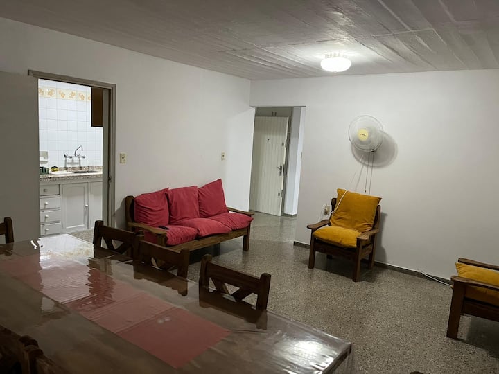 Cerca Del Centro | Balcón | Wifi | Tv - Colón
