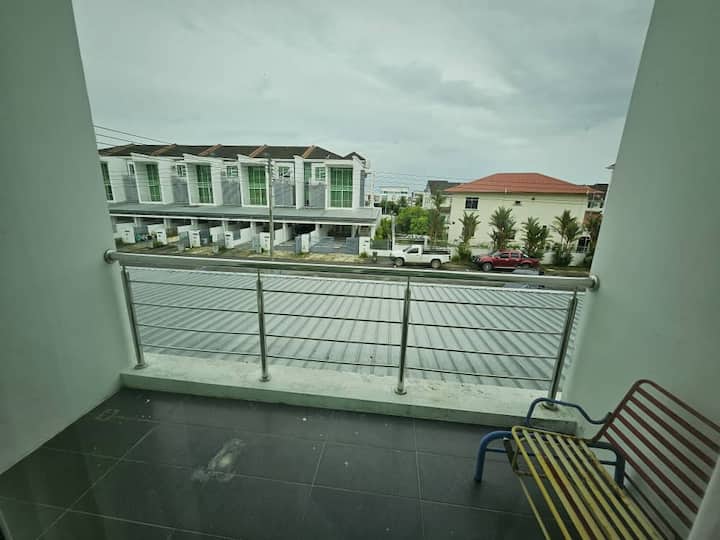 2 Bedrooms + 1 Common Space Miri Airport Homestay - Miri