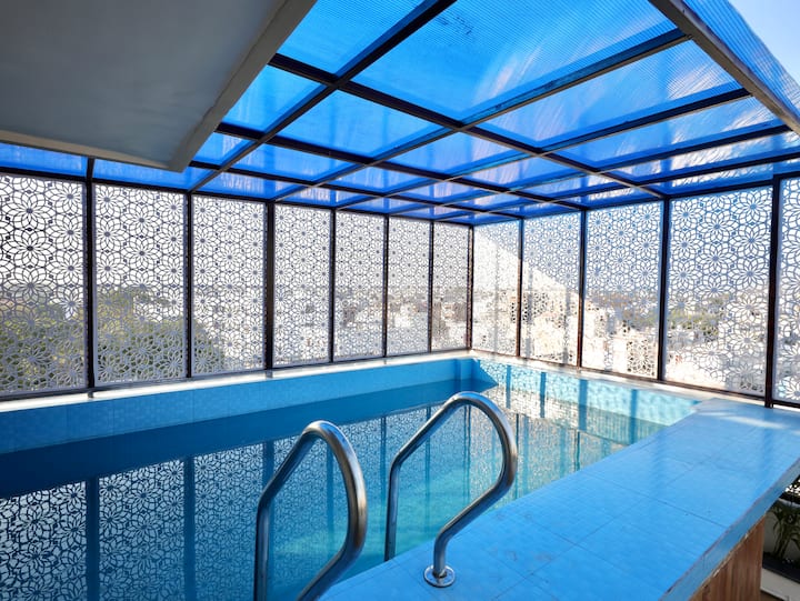 Stayeasy – Sky Shoots Penthouse, Near Gomti Nagar - Lucknow