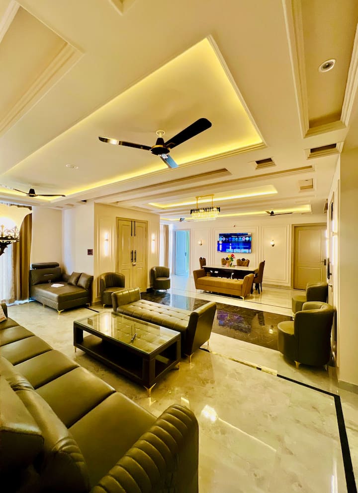 Stayeasy – Sky Shoots Penthouse, Near Gomti Nagar - Lucknow