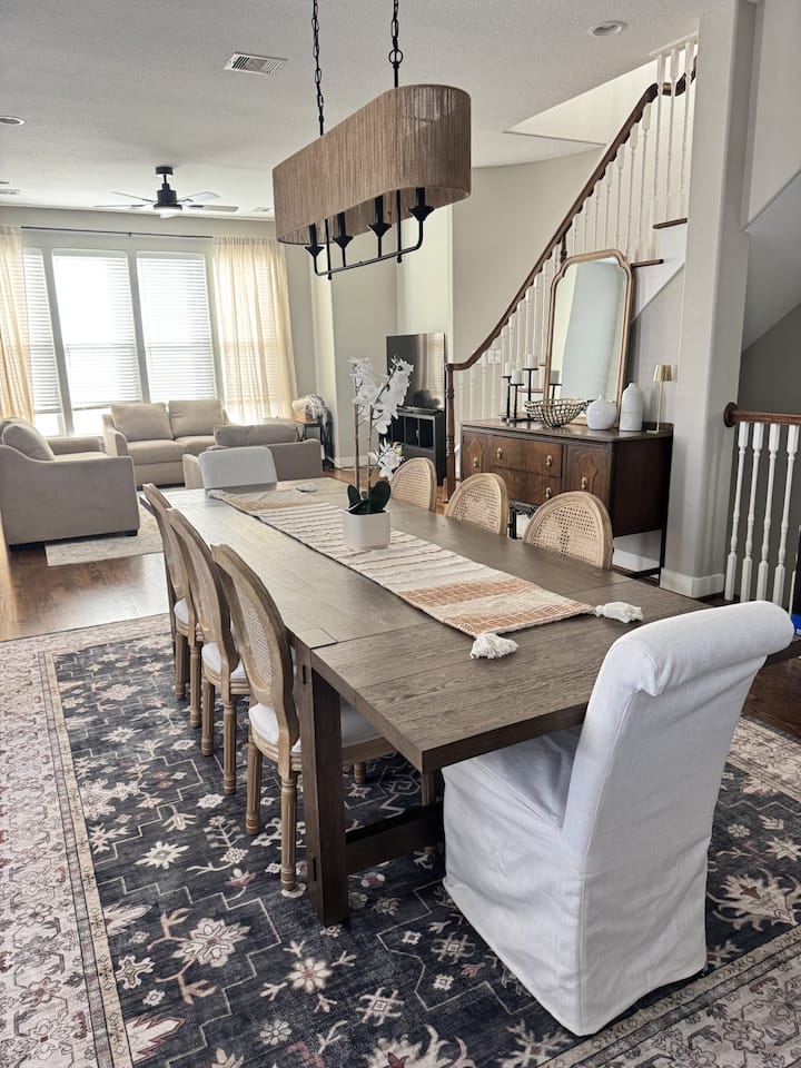Spacious 3‑story Heights Townhome • 3 King Beds - Houston