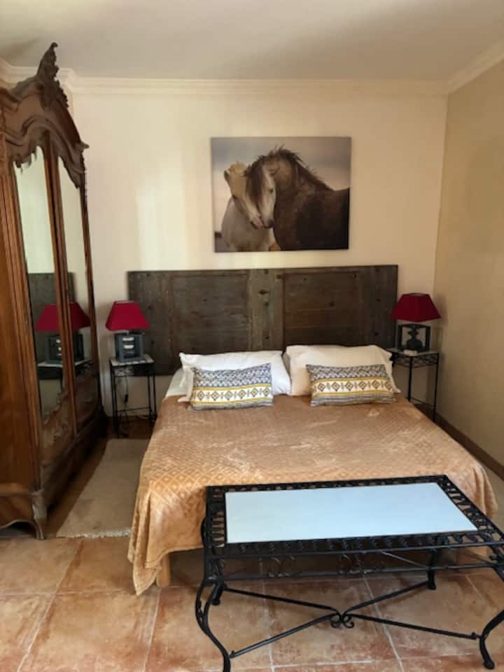 Chambre Seville - Piscine Chauffée / Mas St Louis - Saint-Laurent-d'Aigouze