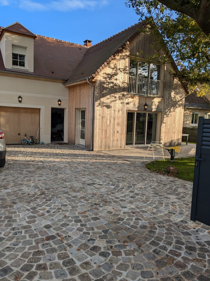 Demi-maison Avec Grand Jardin Et Chêne Centenaire - Luzarches