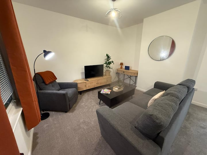 Luxe 1-bed Flat Near Warwick Castle + Parking - Warwick