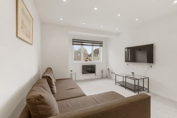1 Bed Flat Near Excel, Dlr & City Airport - Woolwich