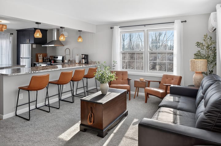 Amherst *New - Campus Convenience & Social Privacy - Lake Wyola, MA