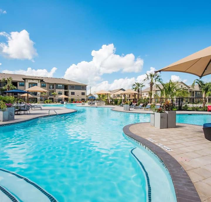 Welcome To Your Home Away From Home! - Pearland, TX