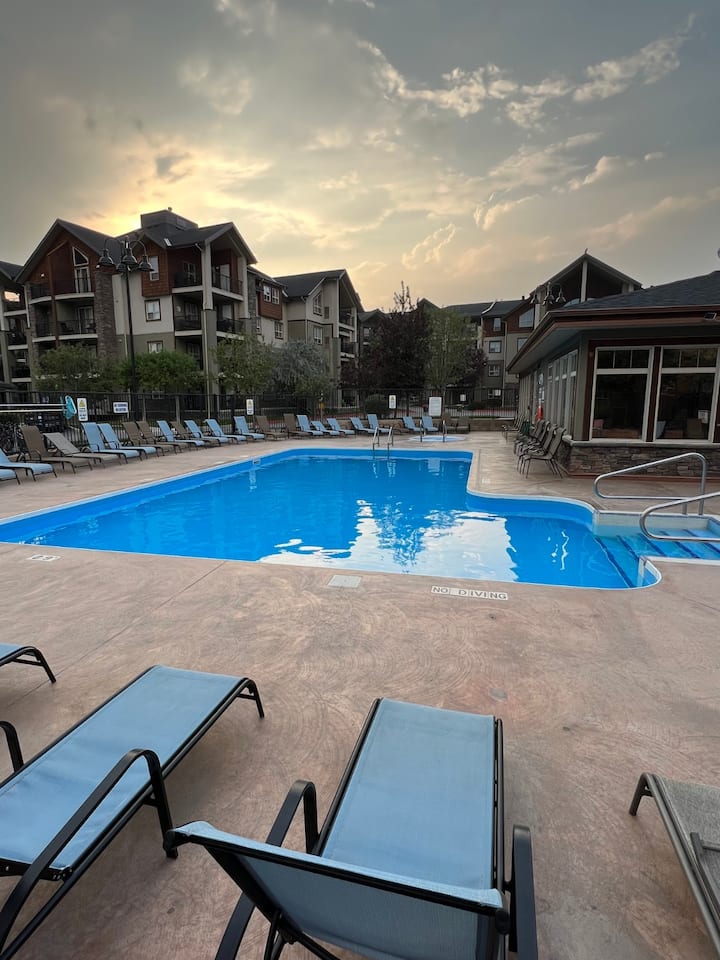113 Comfortable Condo/fabulous Location/pool/beach - Invermere
