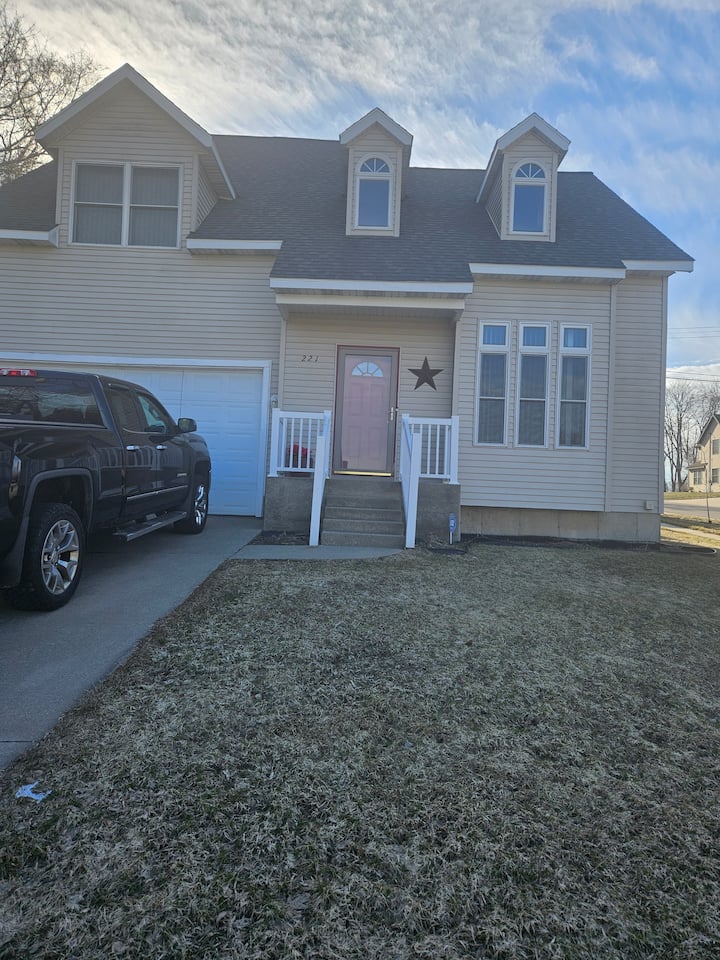 Spacious Cozy Home | 15-min Walk To Downtown - Muskegon, MI