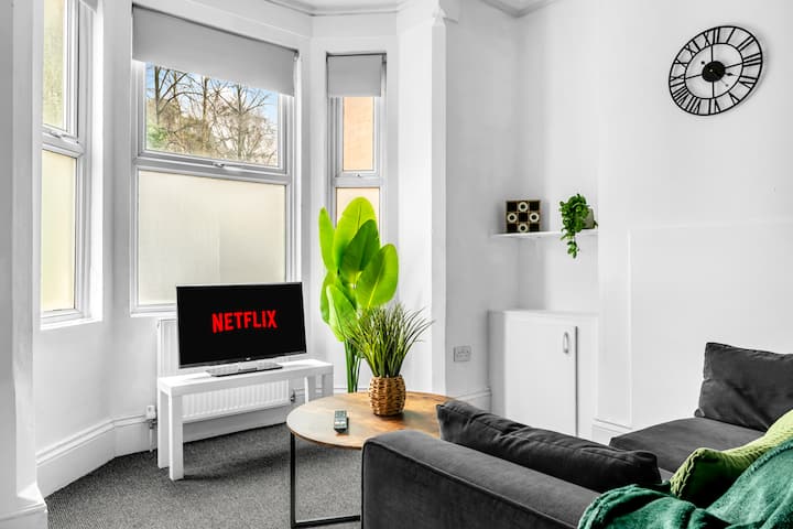 4bd City Centre Parking/workspace/garden/pooltable - Nottingham