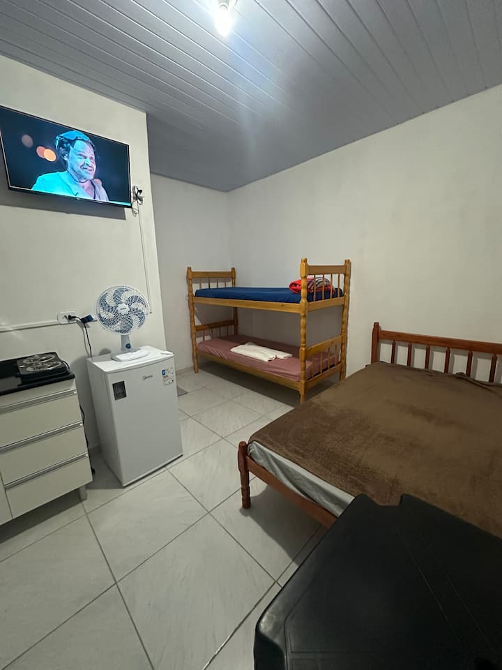 Cozinha, Internet E Garagem. Simples, Confortável - Paranaguá