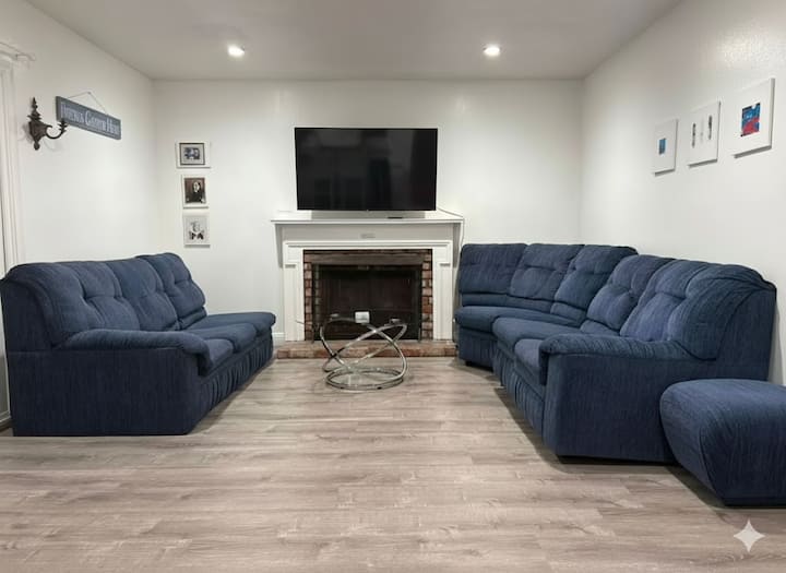 Spacious Oasis | Putting Green | Minutes To Beach - Oxnard