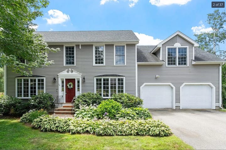 Spacious 5br Dover/portsmouth Home W/ Huge Yard - Dover, NH