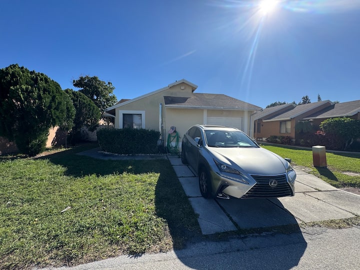 Home In Hollywood /Fort Lauderdale, Fl 3 Br/4 Beds - Pembroke Pines, FL