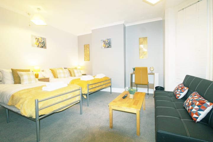 Woodville House By Smart Corporate Stays - Staffordshire