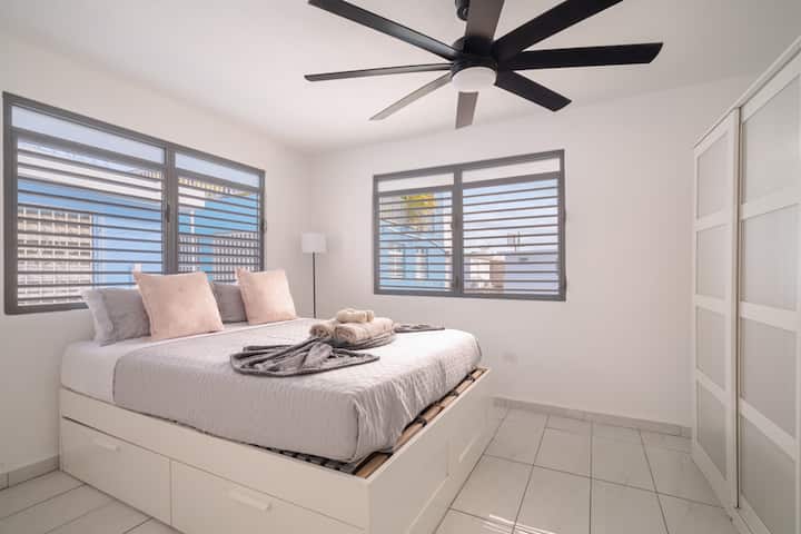 Casa Juno Grand Modern - 3 Bedroom - Walk To Beach - San Juan