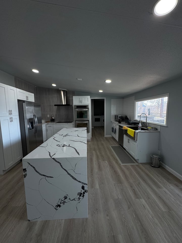 Cozy & Relaxing • Family & Group Friendly - Goat Island, Trinity